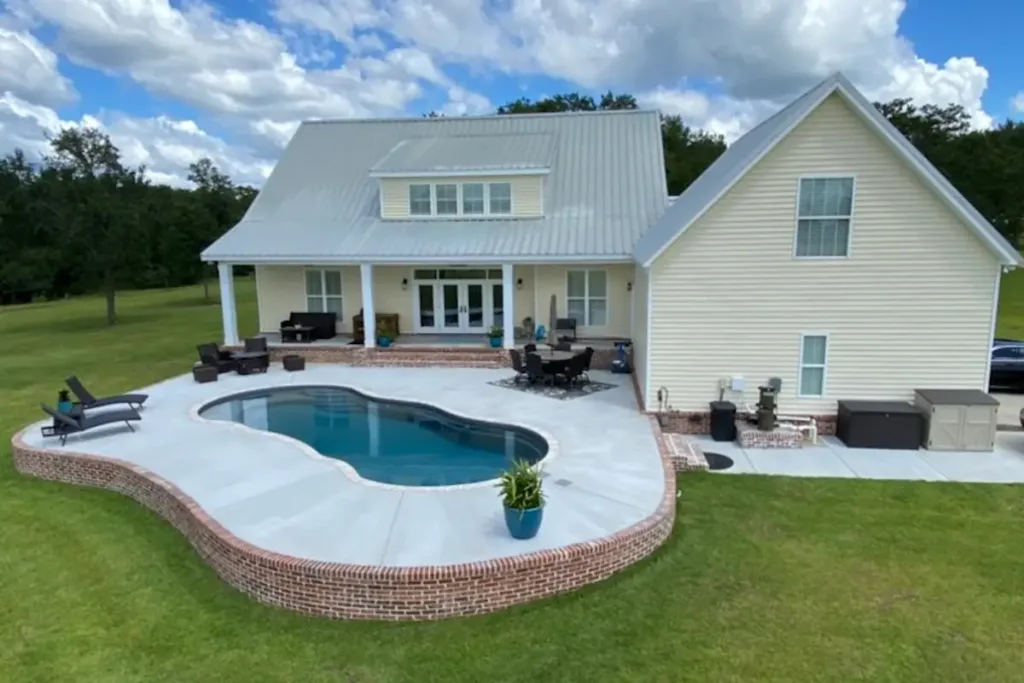 The Reflection with Splash Deck - Leisure Pools Northwest Ohio